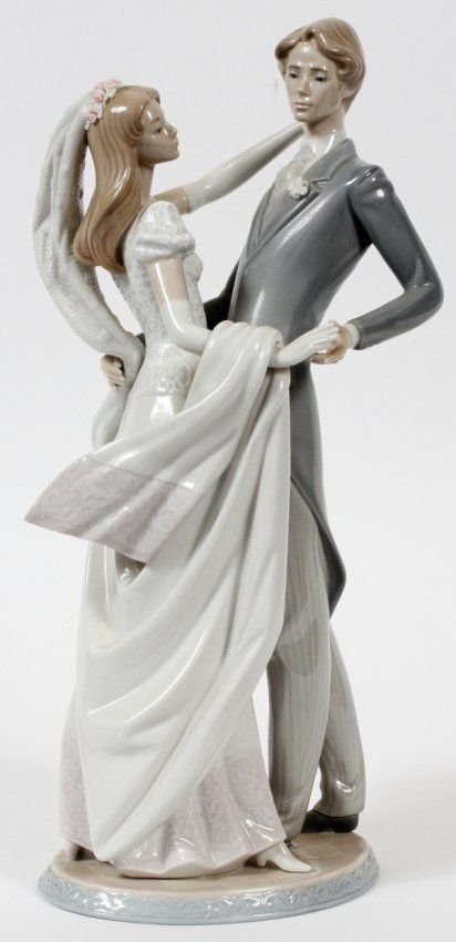 Realized price for 030077: LLADRO PORCELAIN "DANCING COUPLE",