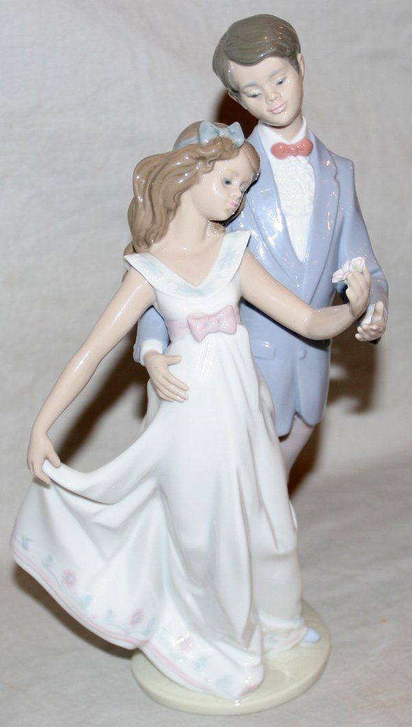Realized price for 030077: LLADRO PORCELAIN "DANCING COUPLE",